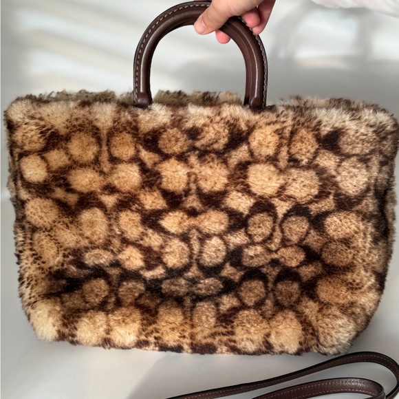 Coach | Bags | Coach Rogue Tote 3 In Signature Shearling Style C616 ...